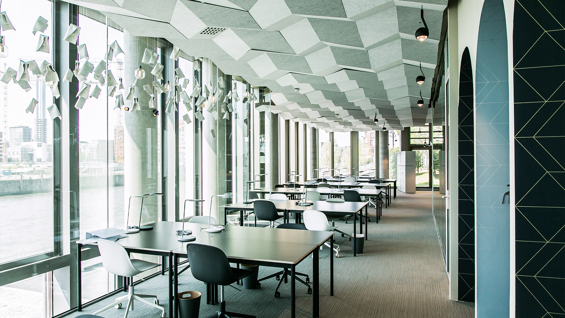 Coworking Space mit Elbblick – Foodlab Hamburg Hafencity